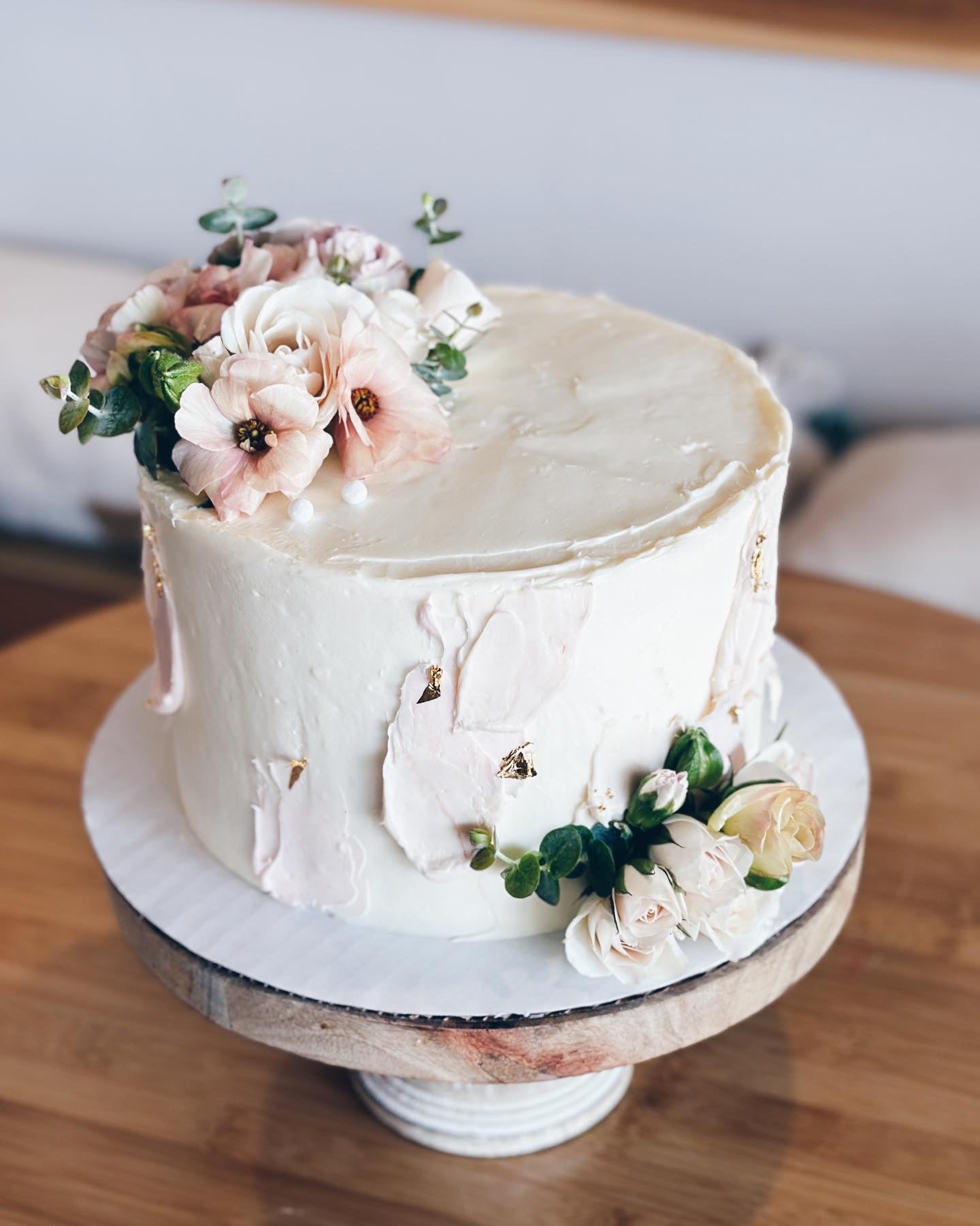 Order Custom Cake | lelé cake cafe